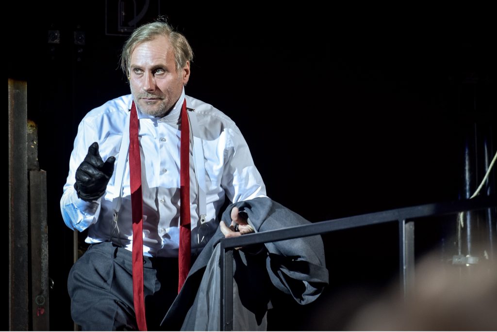 Richard III Regie: Jan Bosse Wolfram Koch Foto: Arno Declair – Das ...
